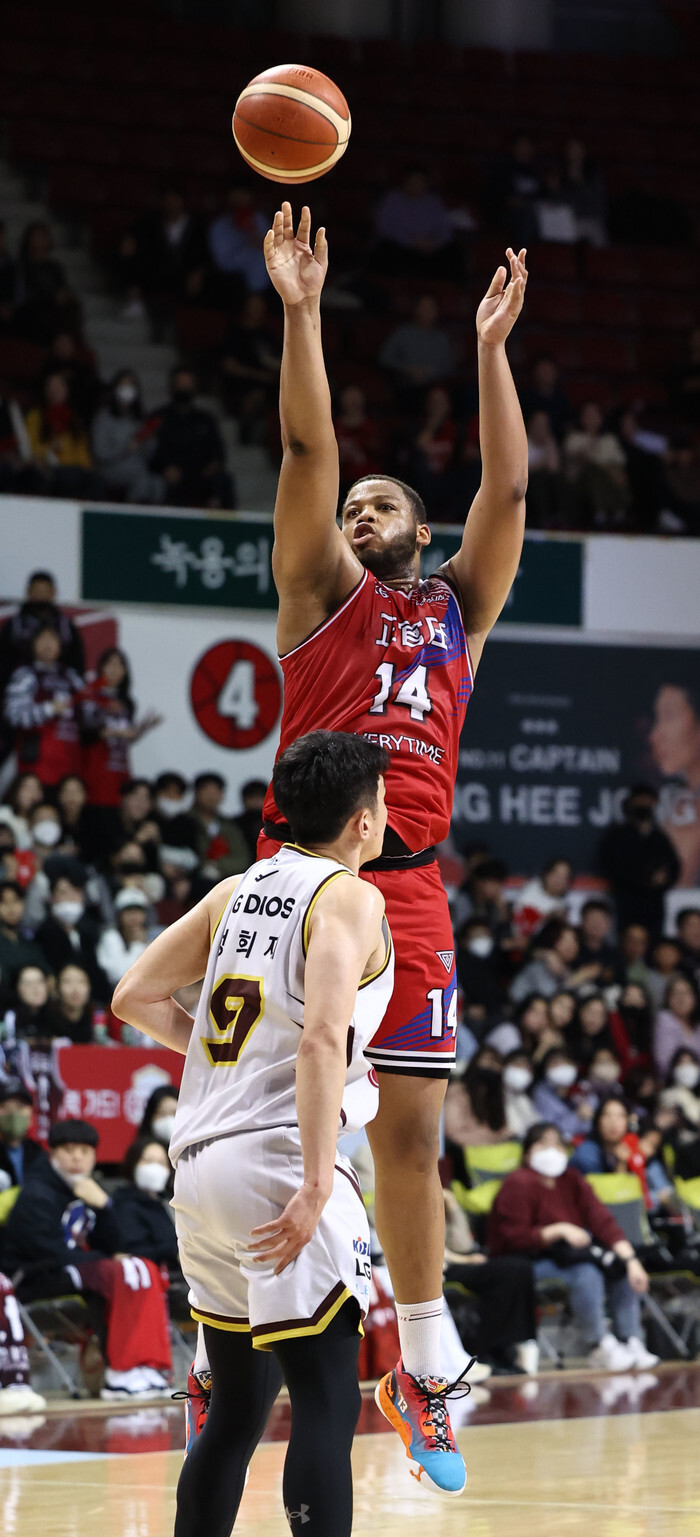 Basketball: Changwon LG Sakers vs. Anyang KGC